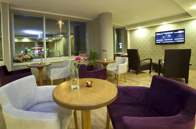 Walk İn Hotel, Konak